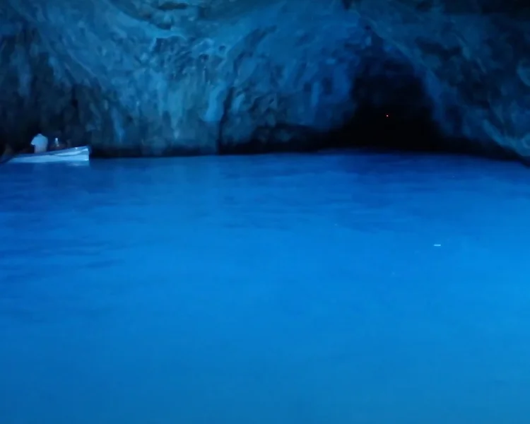 HOW TO VISIT THE BLUE GROTTO IN CAPRI & IS IT WORTH VISITING ...
