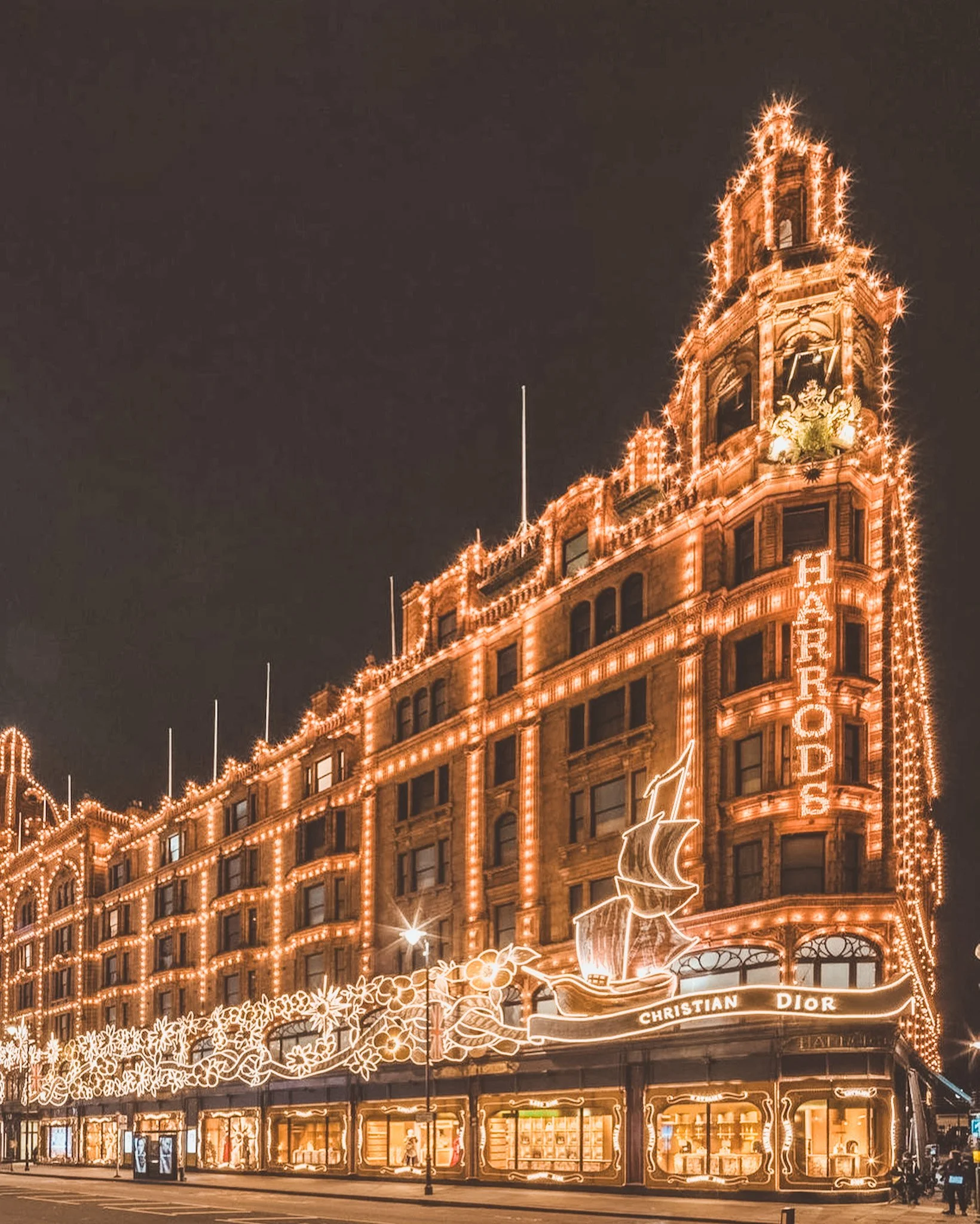 BEST CHRISTMAS WINDOW DISPLAYS IN LONDON — Greenoid Adventure