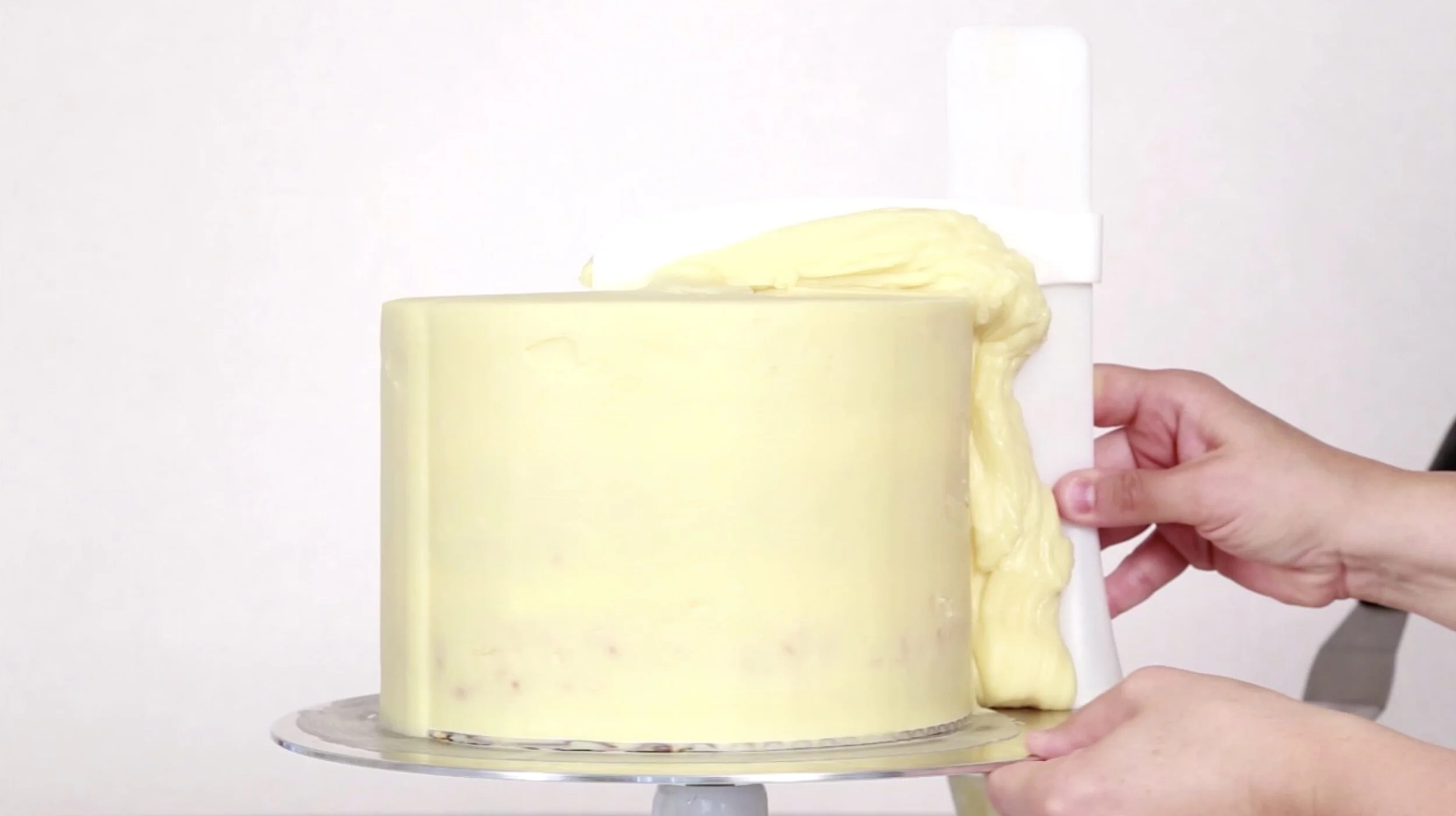 The ProFroster - A Revolutionary & Time Saving Adjustable Cake Scraper