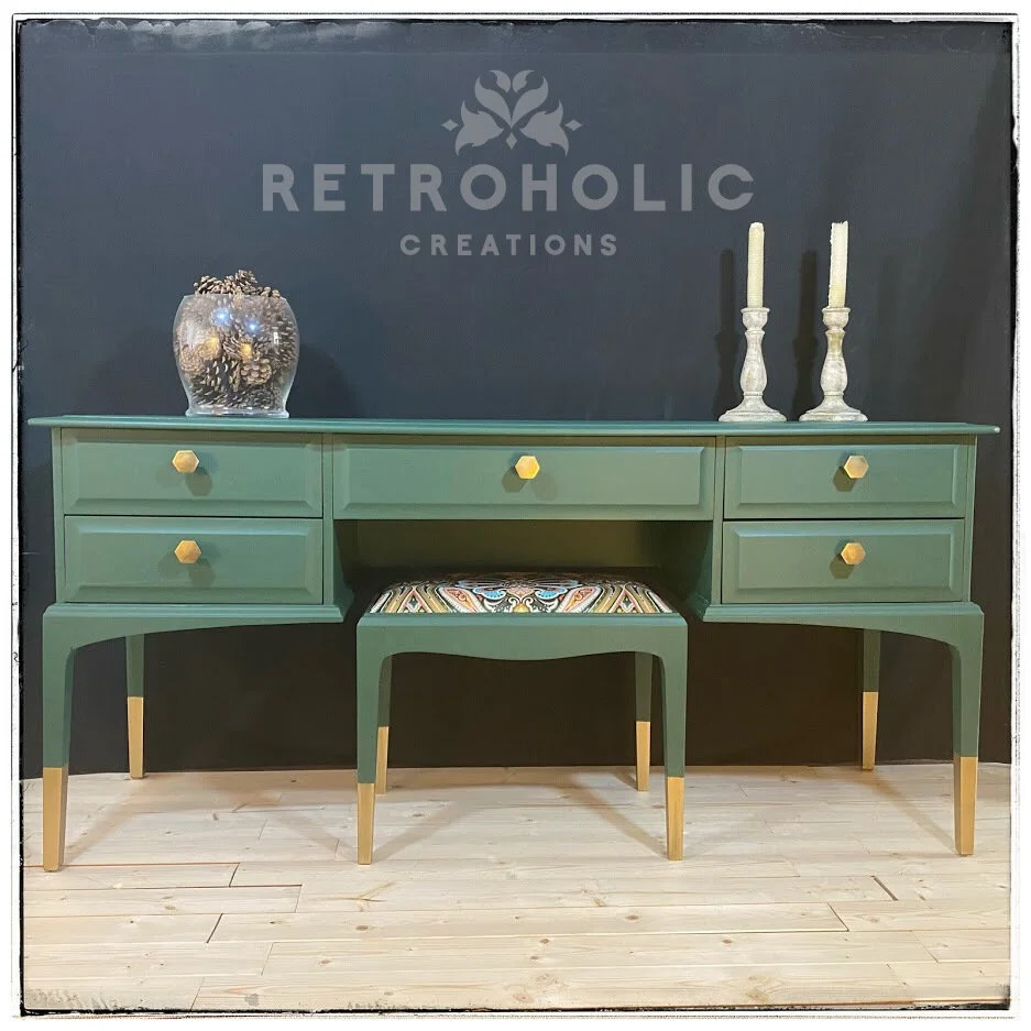 RetroHolic Creations