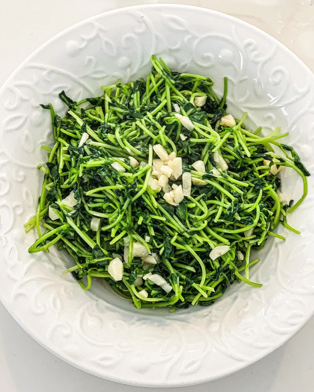 Stir-Fried Pea Sprouts with Garlic (Rau Đậu Hoà Lan Xào Tỏi) — cooking ...