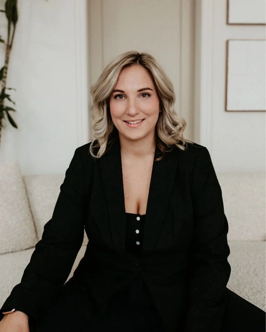 About Us — Stella Hines LL.B | Family Lawyer in Southern Ontario