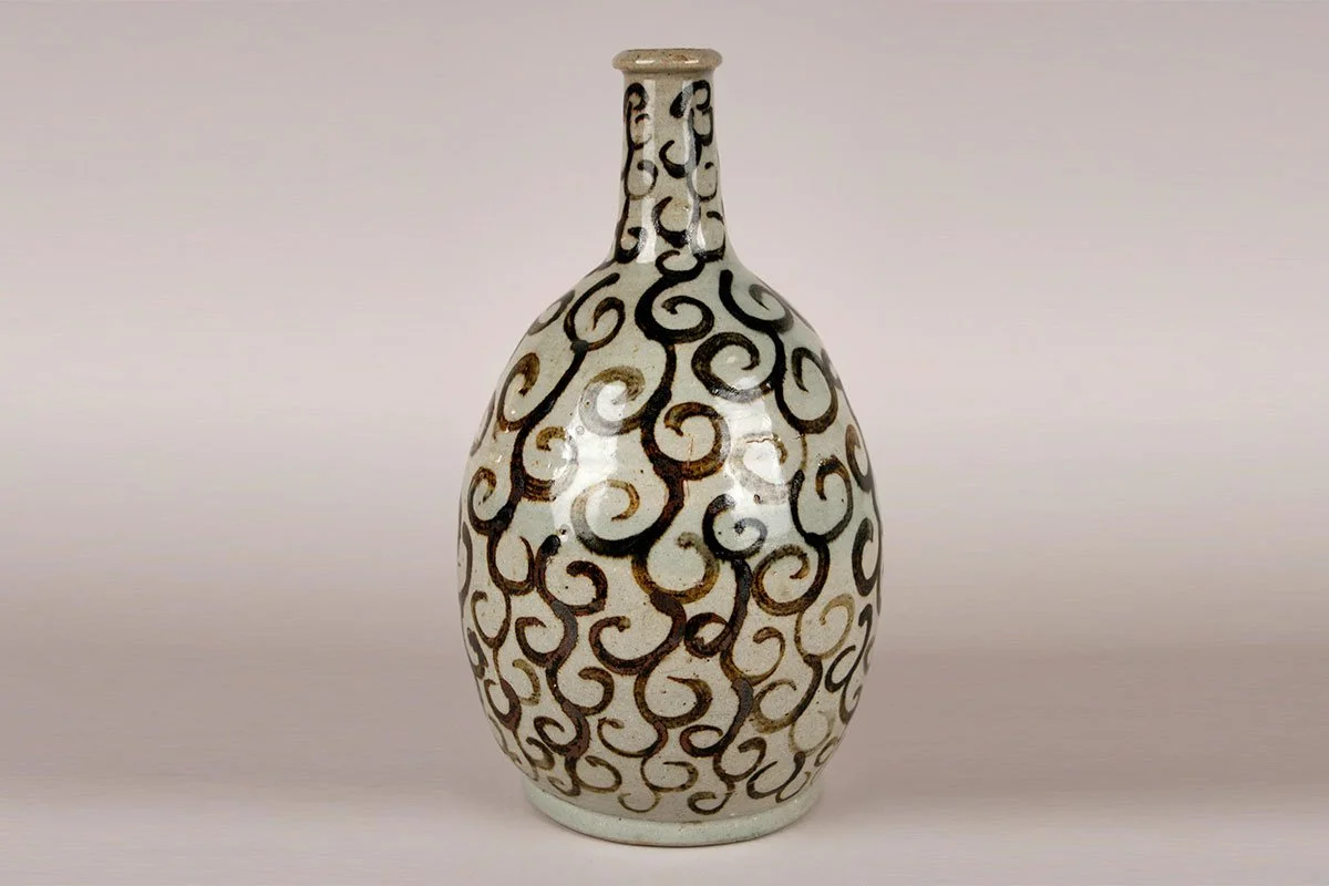 Seto Ware Scrolling Karakusa Tokkuri — KAGEDO JAPANESE ART