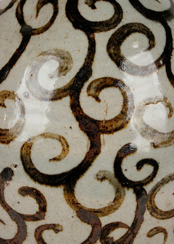 Seto Ware Scrolling Karakusa Tokkuri — KAGEDO JAPANESE ART