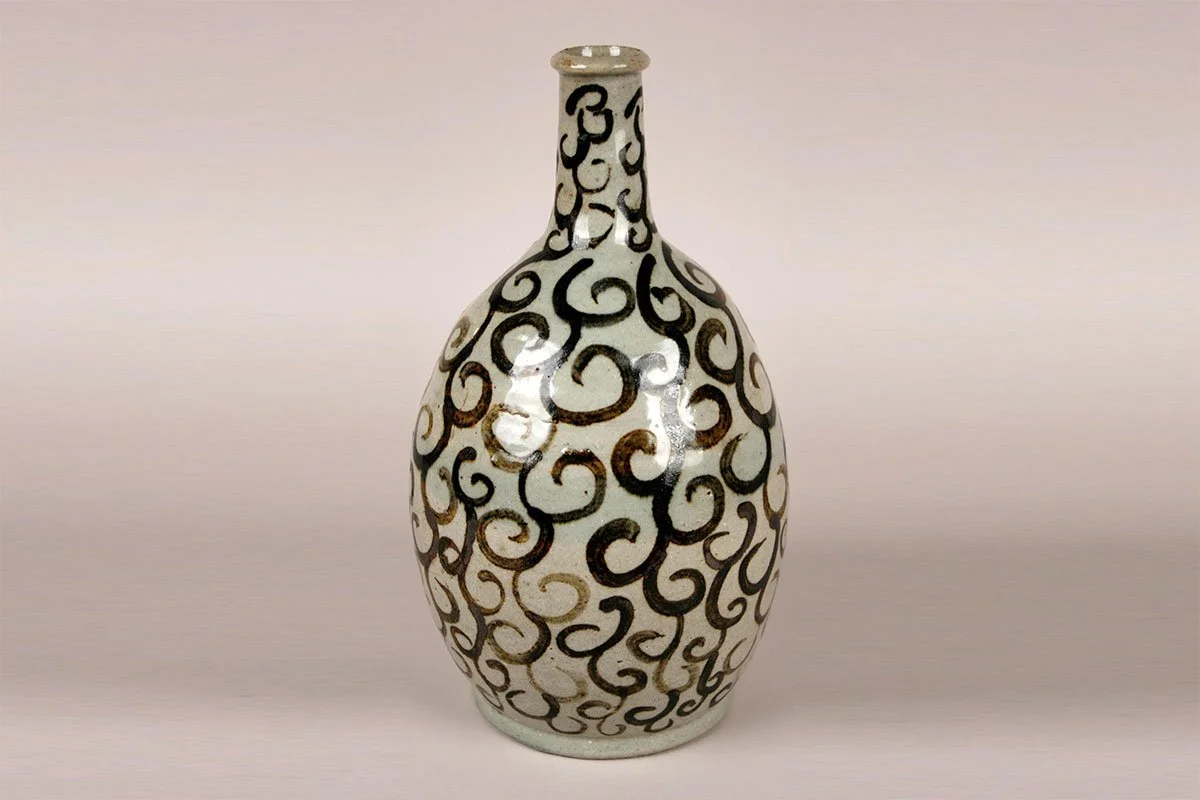 Seto Ware Scrolling Karakusa Tokkuri — KAGEDO JAPANESE ART