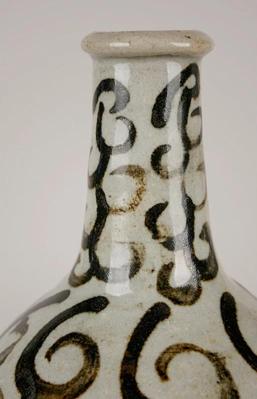 Seto Ware Scrolling Karakusa Tokkuri — KAGEDO JAPANESE ART