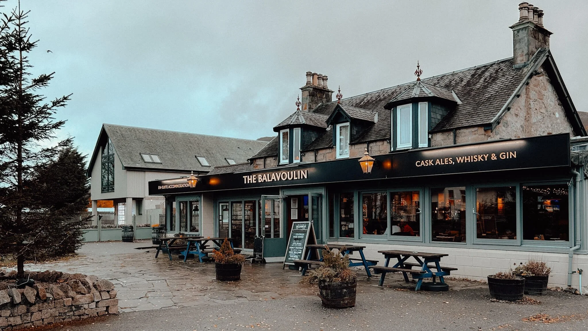 Pubs In Aviemore: 5 Best Pubs For Drinks | Wander Scotland