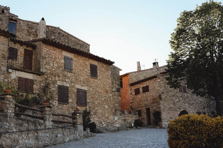 Montsant Travel Guide: Vino, Vineyards & Villages | Wander Scotland