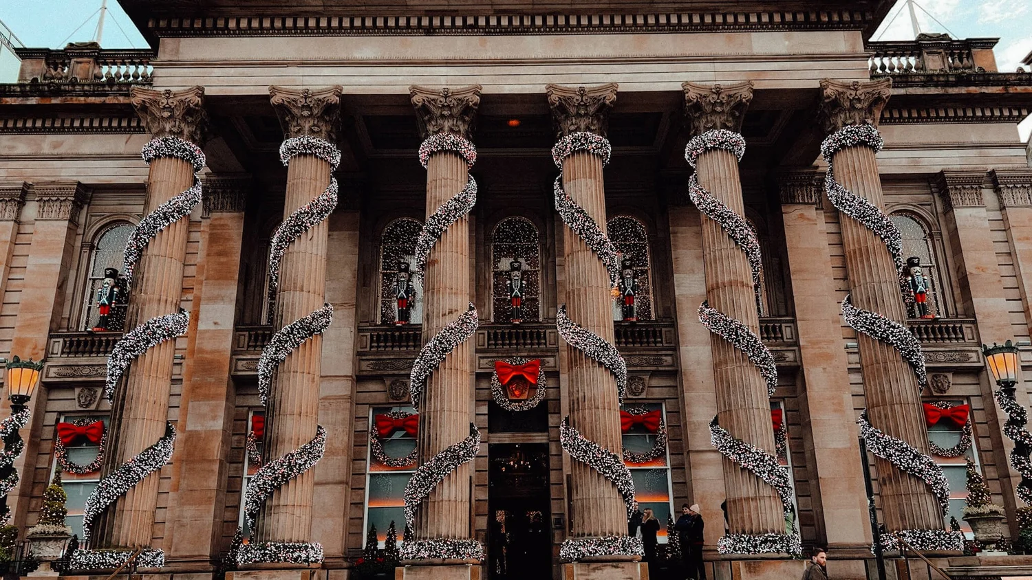 How To Visit Edinburgh In Winter: An Essential Travel Guide | Wander ...