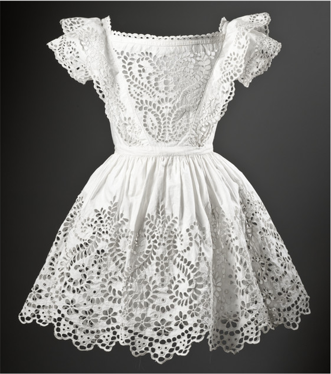 Broderie Anglaise Tutorial — Crafting Communities