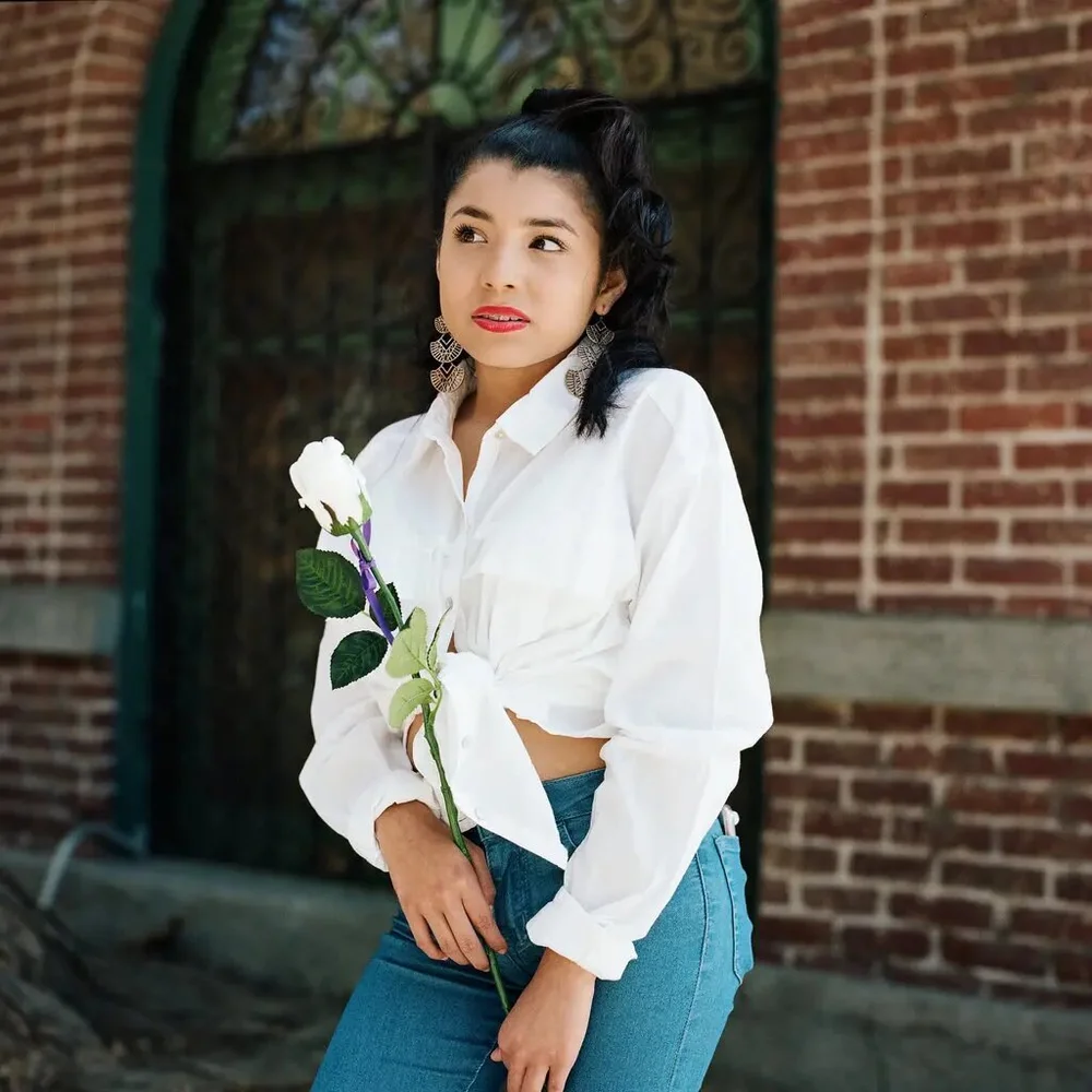 Fans que nunca olvidan: El legado de Selena Quintanilla — Lilian Cázares