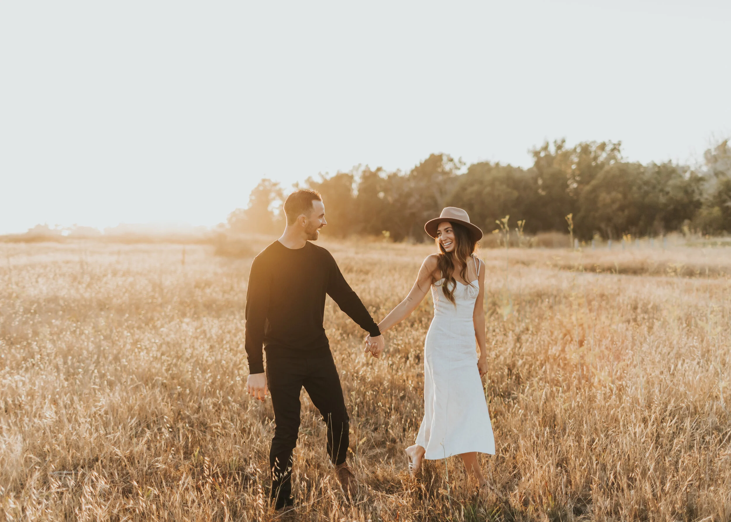 5 romantic poses to do for your engagement photos — Emma Nicole Photography
