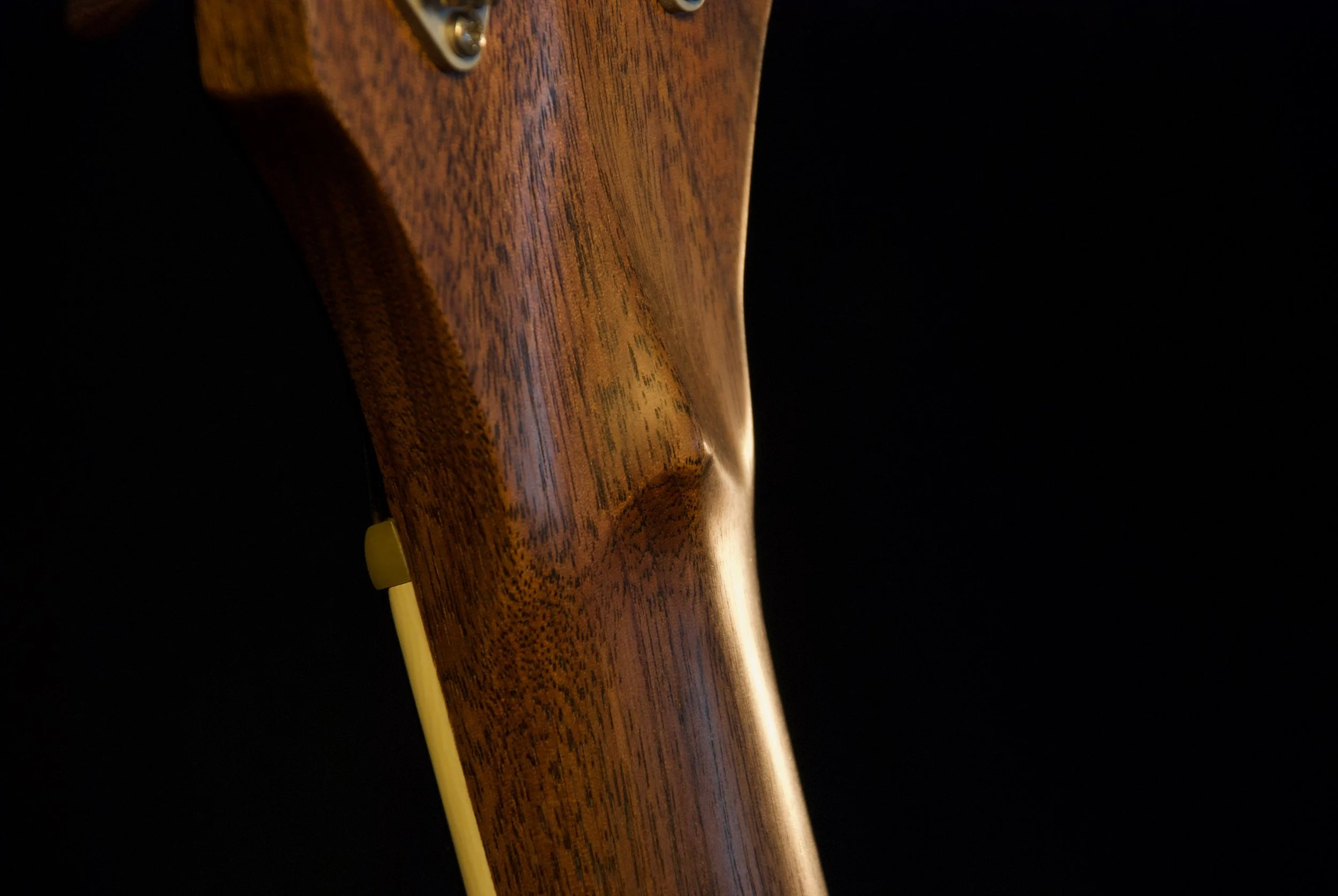 Wilfred halvakustisk elektrisk bass — Oslo instrumentfabrikk