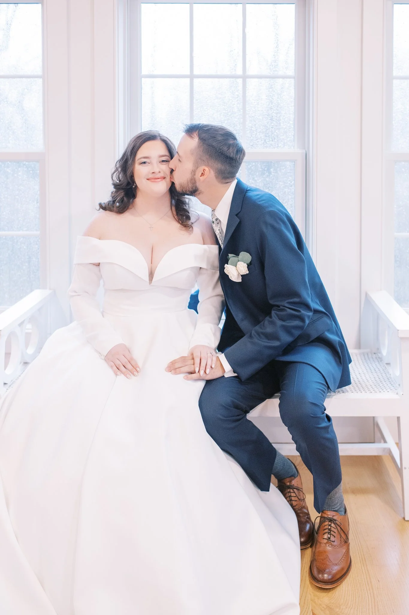Samantha + Will's Wedding at Historic Stonebrook Farm — Laura Gares ...