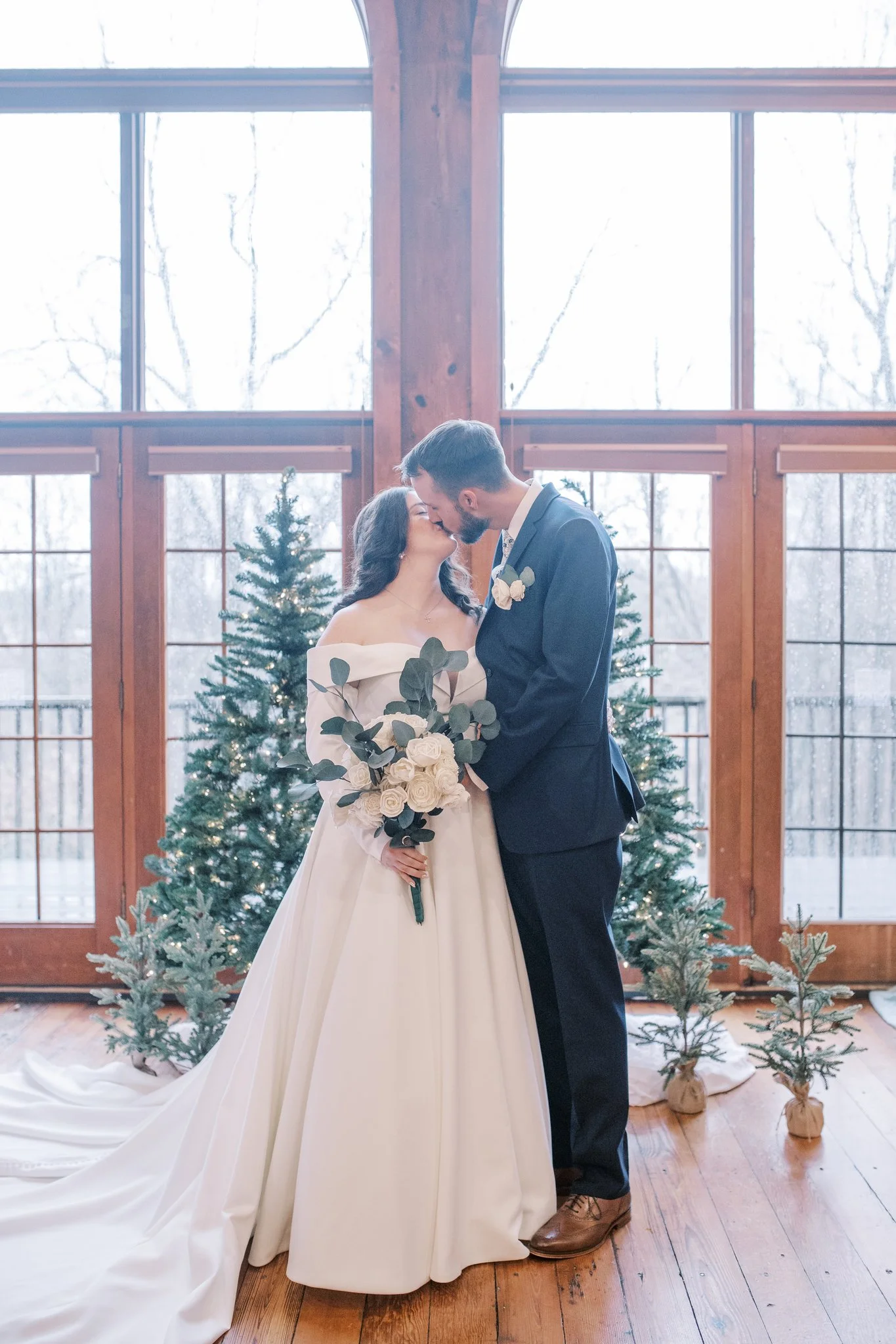 Samantha + Will's Wedding at Historic Stonebrook Farm — Laura Gares ...