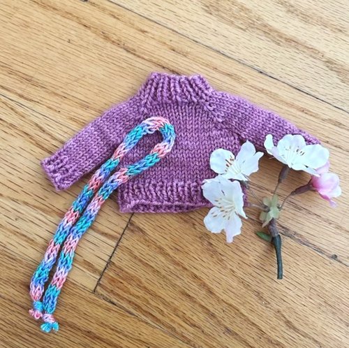 Doll Simple Basic Knit Sweater (Blythe and Barbie) — Knitting House Square