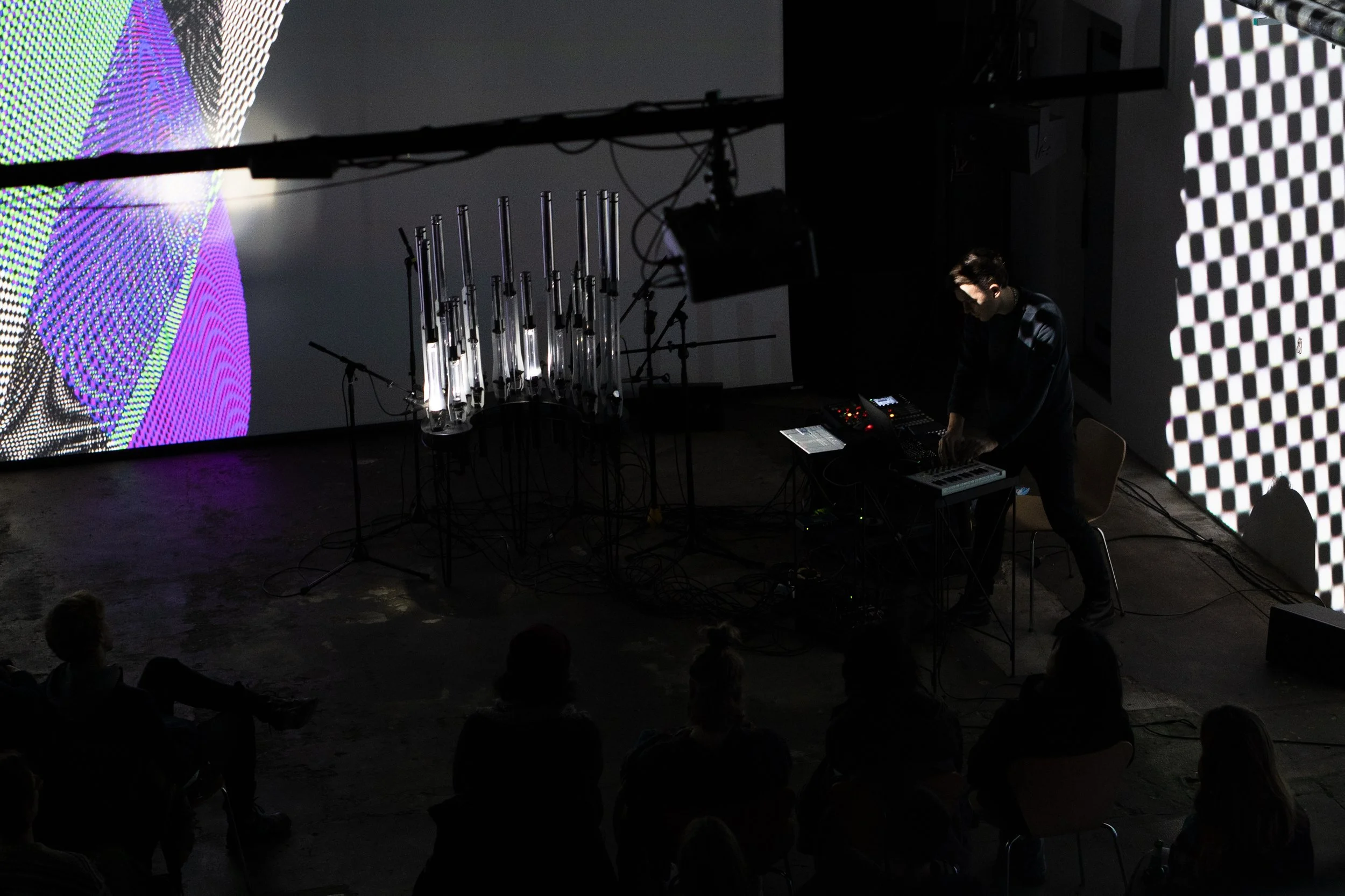 Don't Look At me (Performance) — Moritz Simon Geist