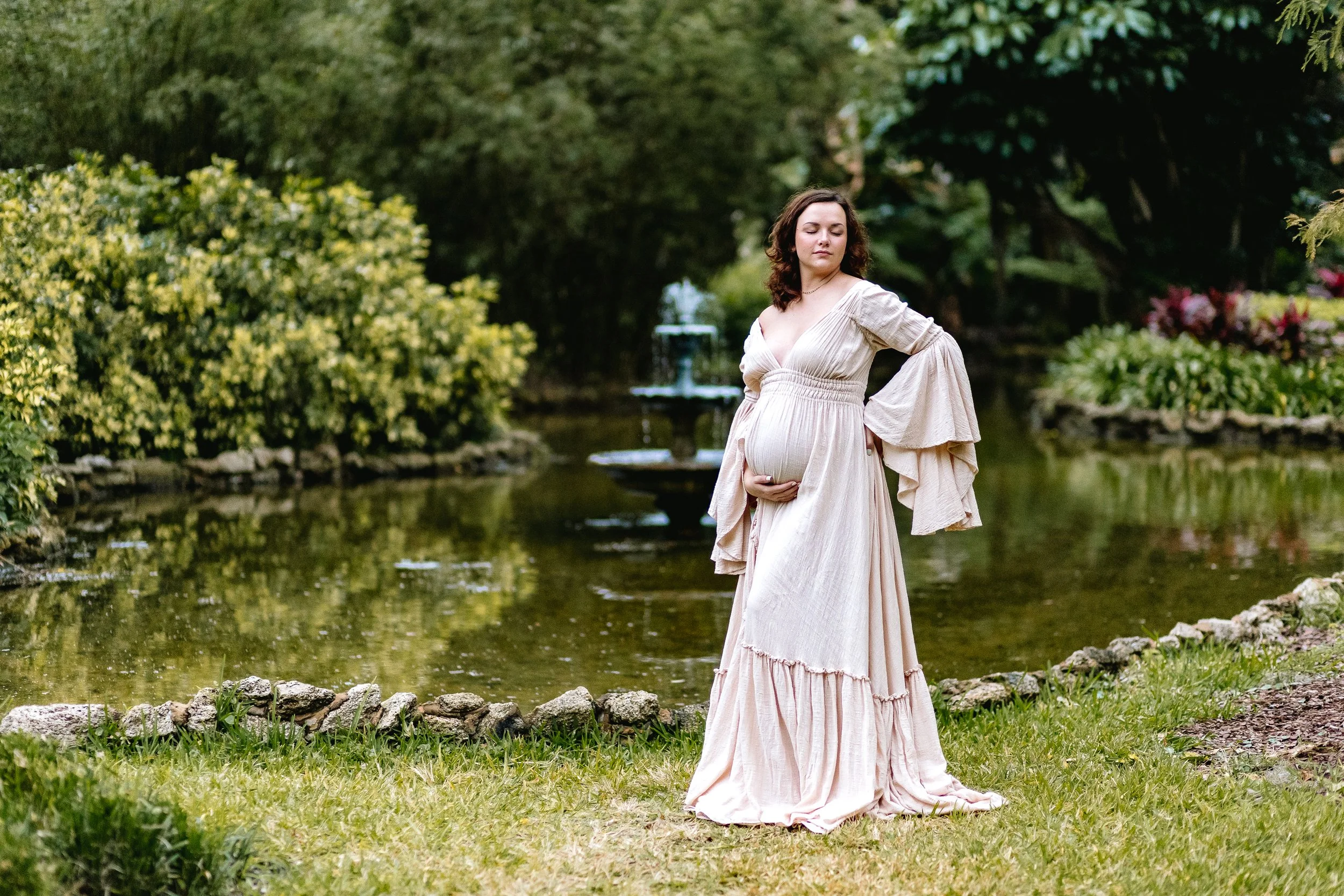 5 Reasons to Hire Me as Your Maternity Photographer — Fun and energetic ...