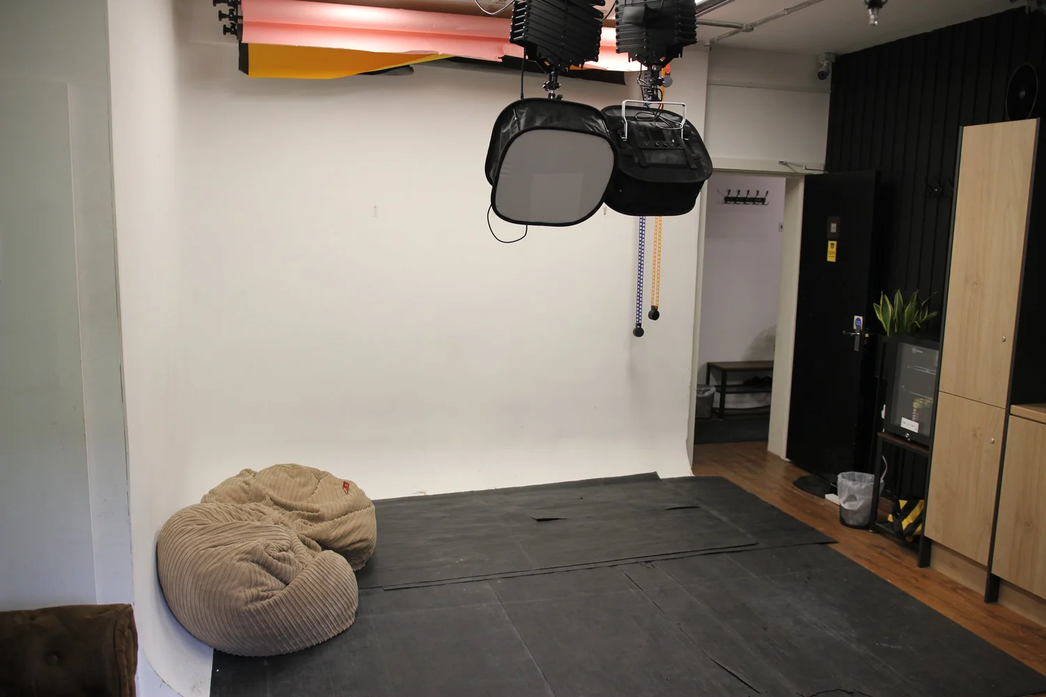 London Podcast Studio | Studio 2 - Hackney, East London — London ...