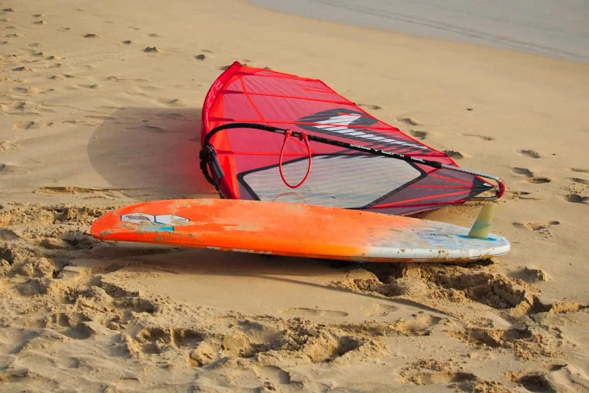 Windsurfen Theorie: Alles, was du als Einsteiger wissen musst