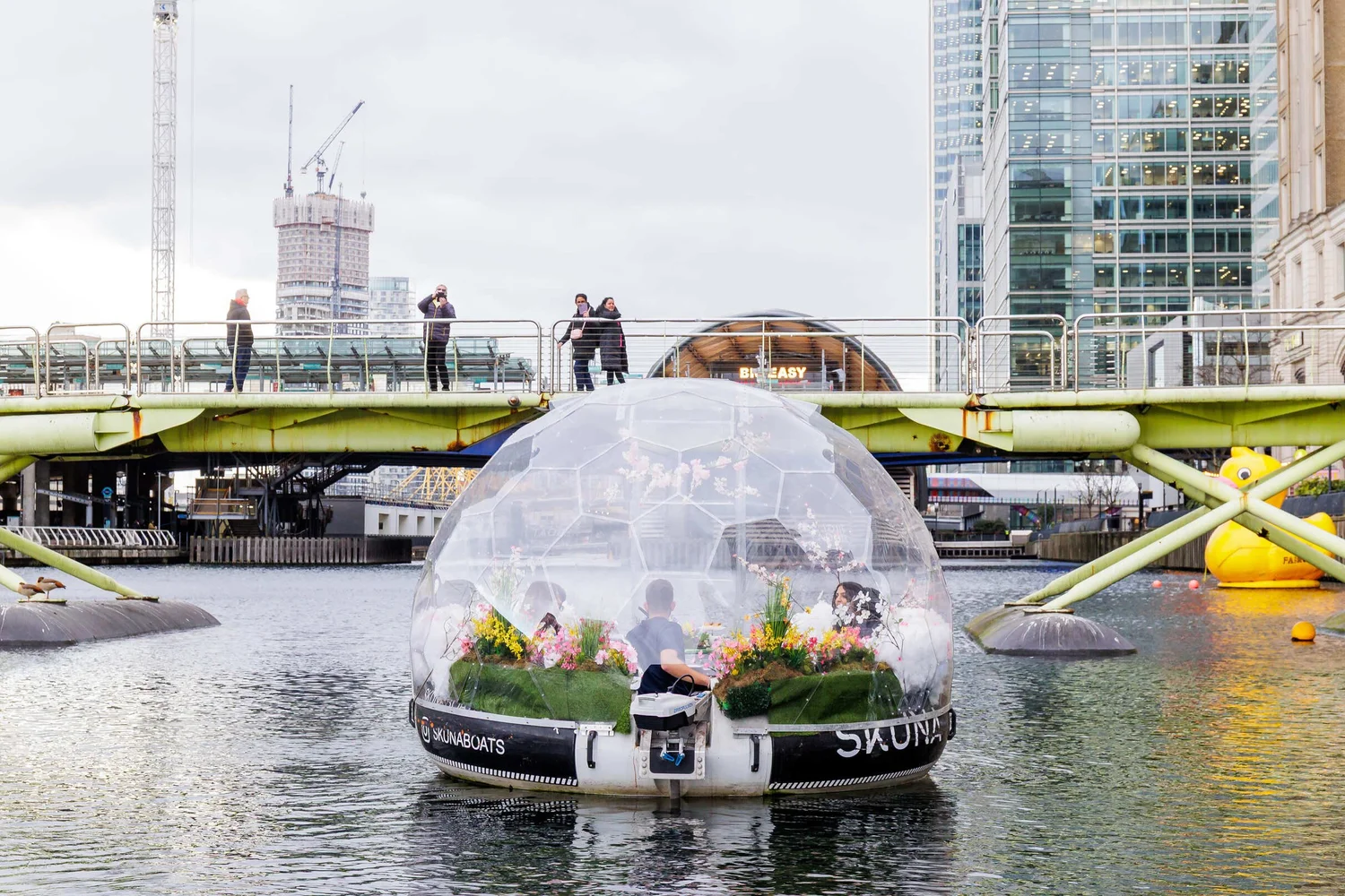 Skuna Boats | Sauna, BBQ, Hot Tub & Igloo Boat Experiences