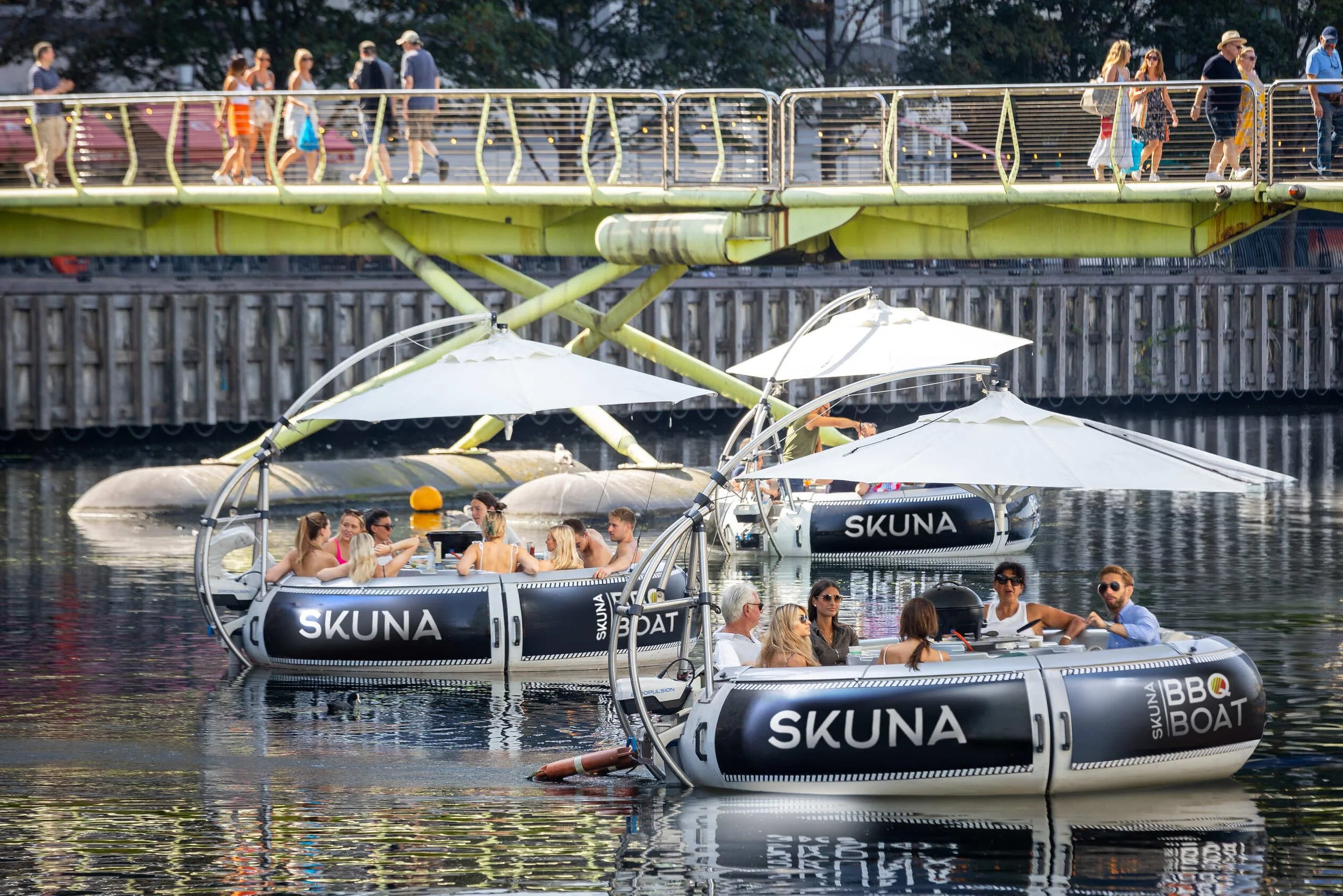 Skuna Boats | Floating BBQ, Hot Tub & Igloo Boat Experiences