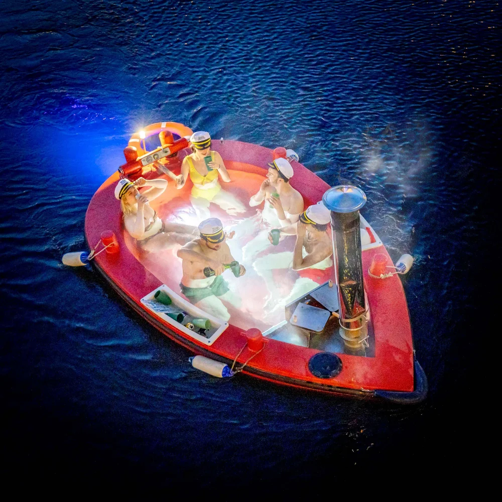 Skuna Boats | Floating BBQ, Hot Tub & Igloo Boat Experiences