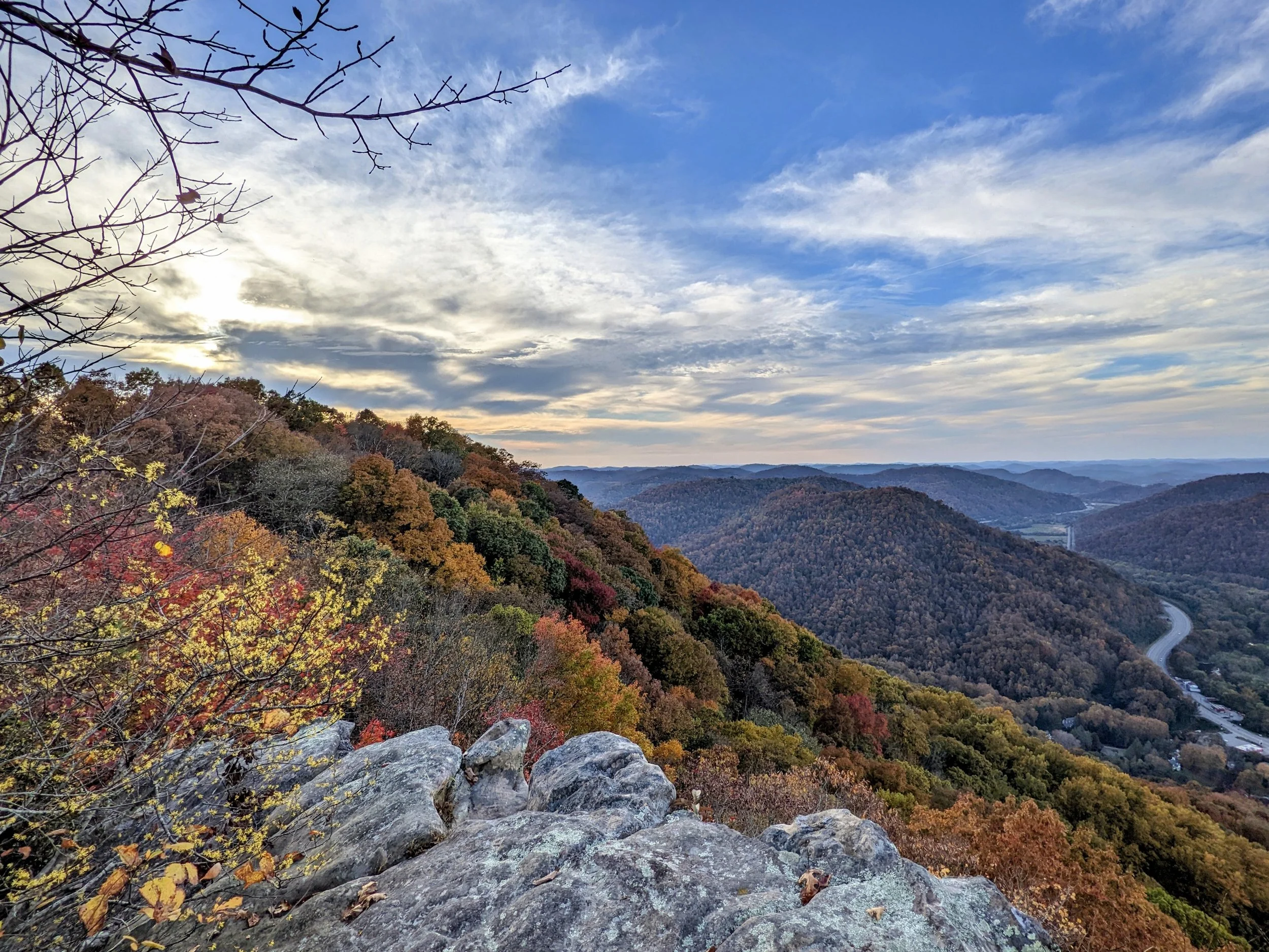 Pineville Overlook - Late Day Fall Views — Kentucky Hiker Project