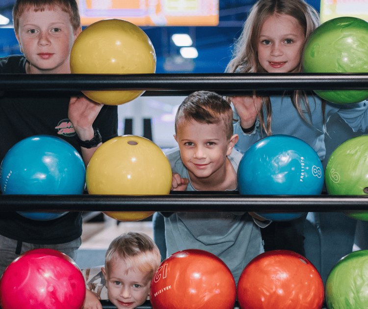 👾 Play2Win Entertainment Centre Whanganui – Bowling | Arcade | Mini ...