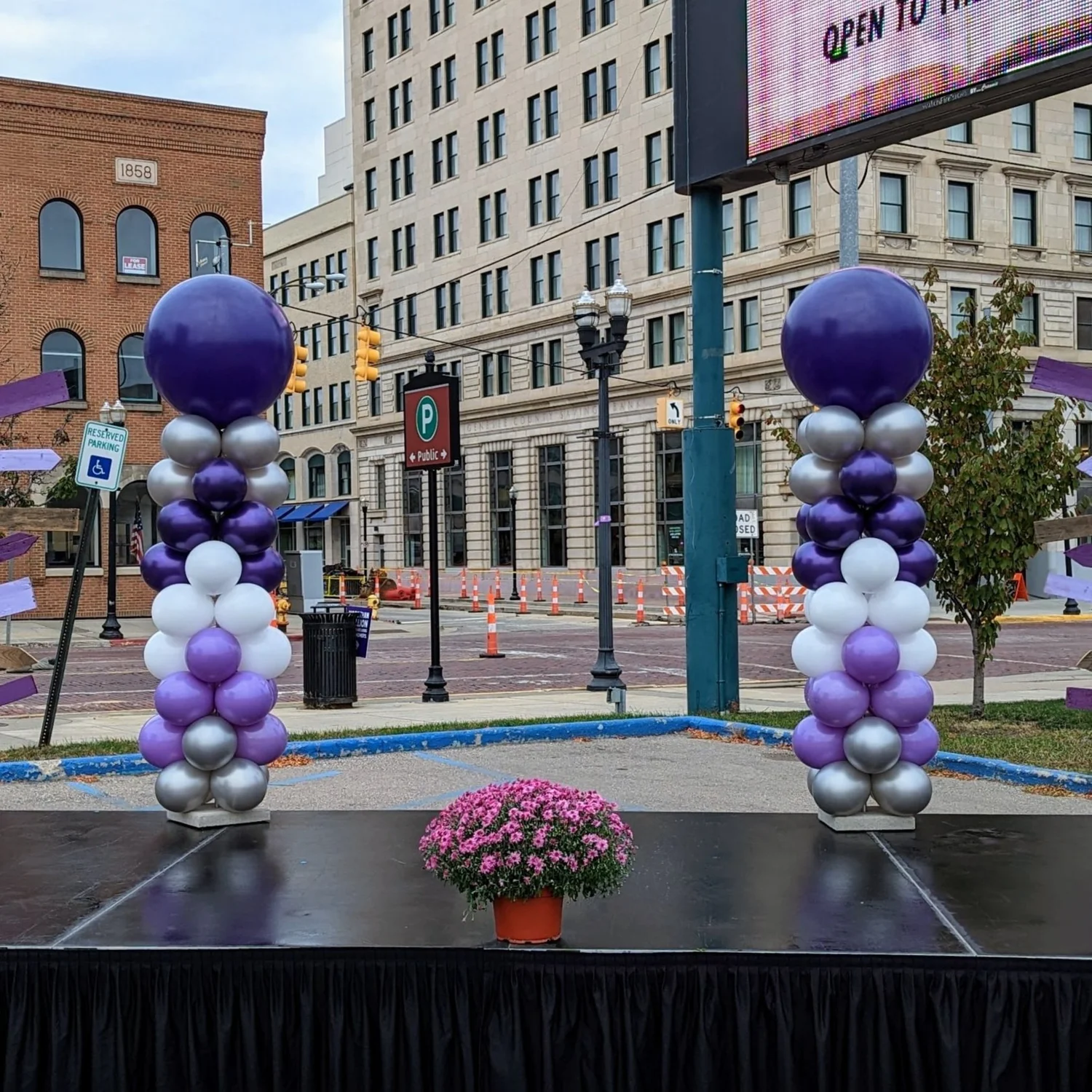 Order your balloon columns. Low cost, professional balloon decor, easy ...