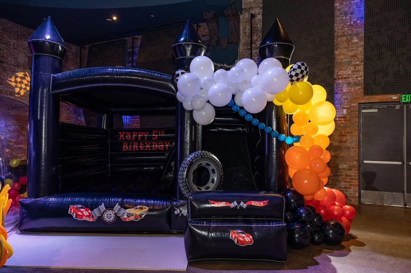 Add balloons to your bounce house — West Bloomfield & Southeast ...
