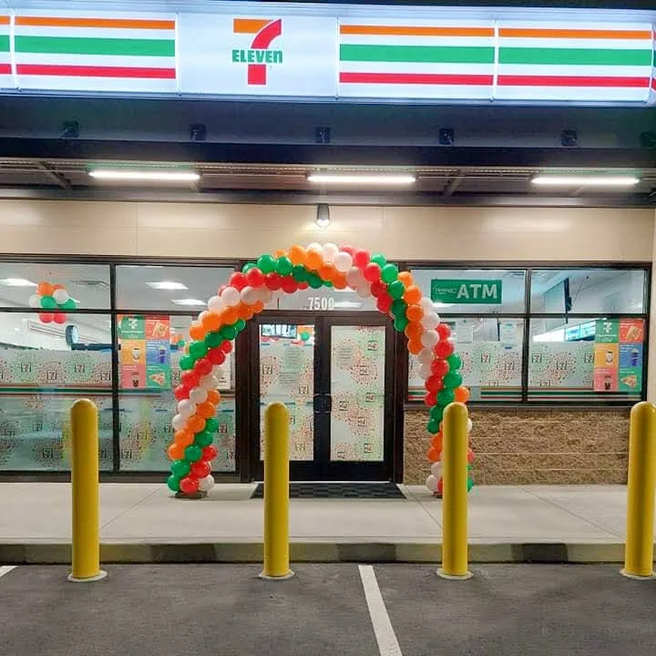 Grand Opening Balloon Decor | Eye-Catching Store Opening Decorations ...