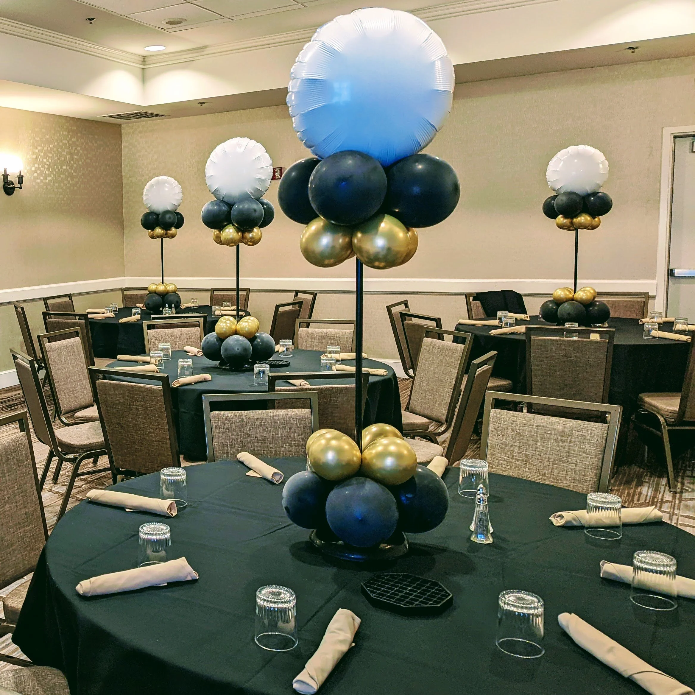 Air Filled Balloon Centerpiece Designs