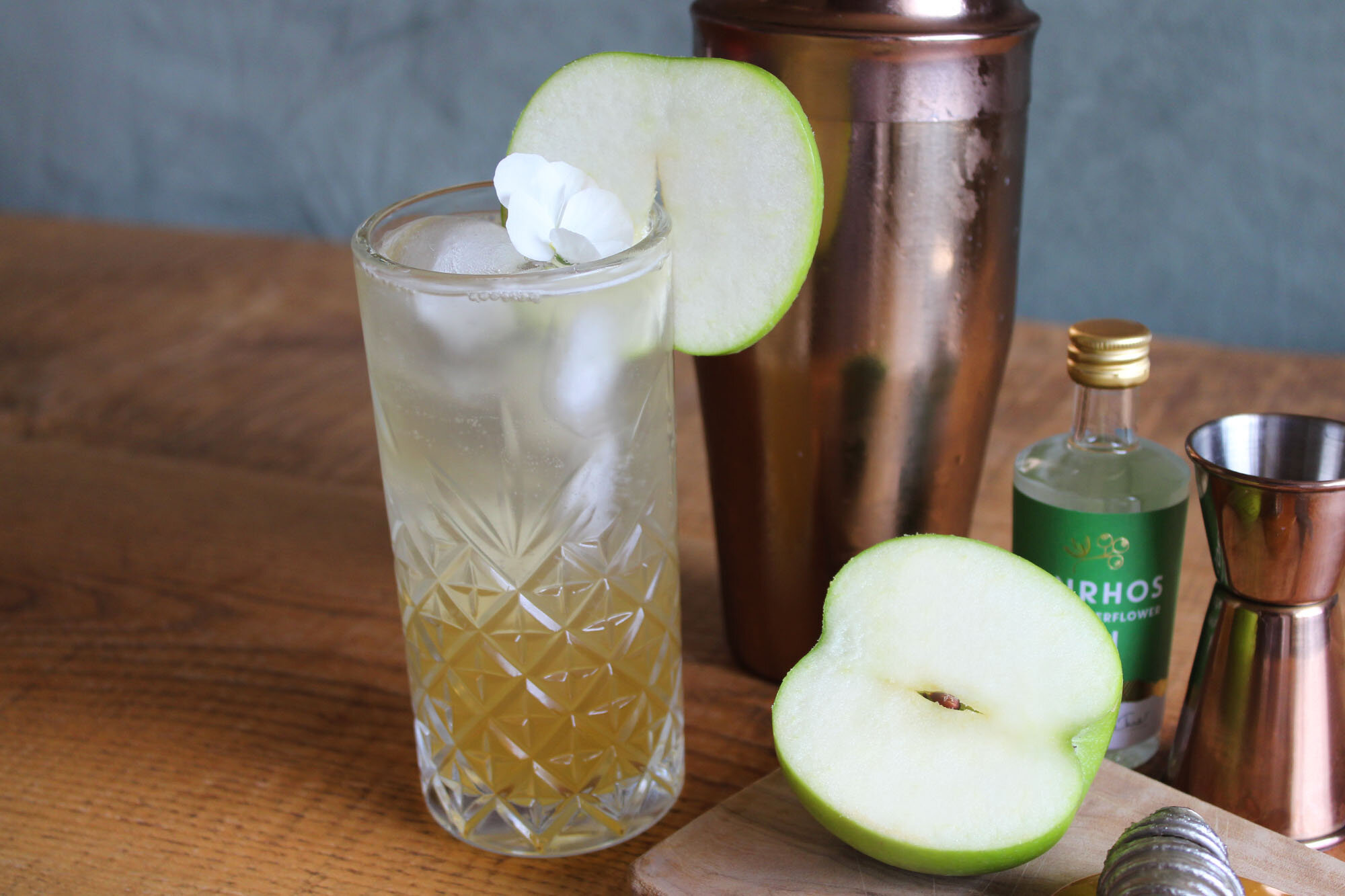 Cocktail Recipe: Apple Gin Spritz — The Fizzy Pheasant