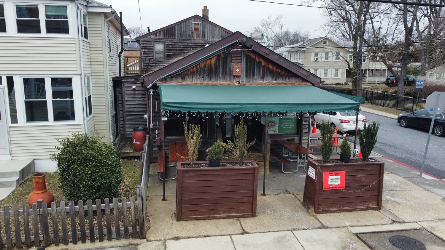 Davis' Pub