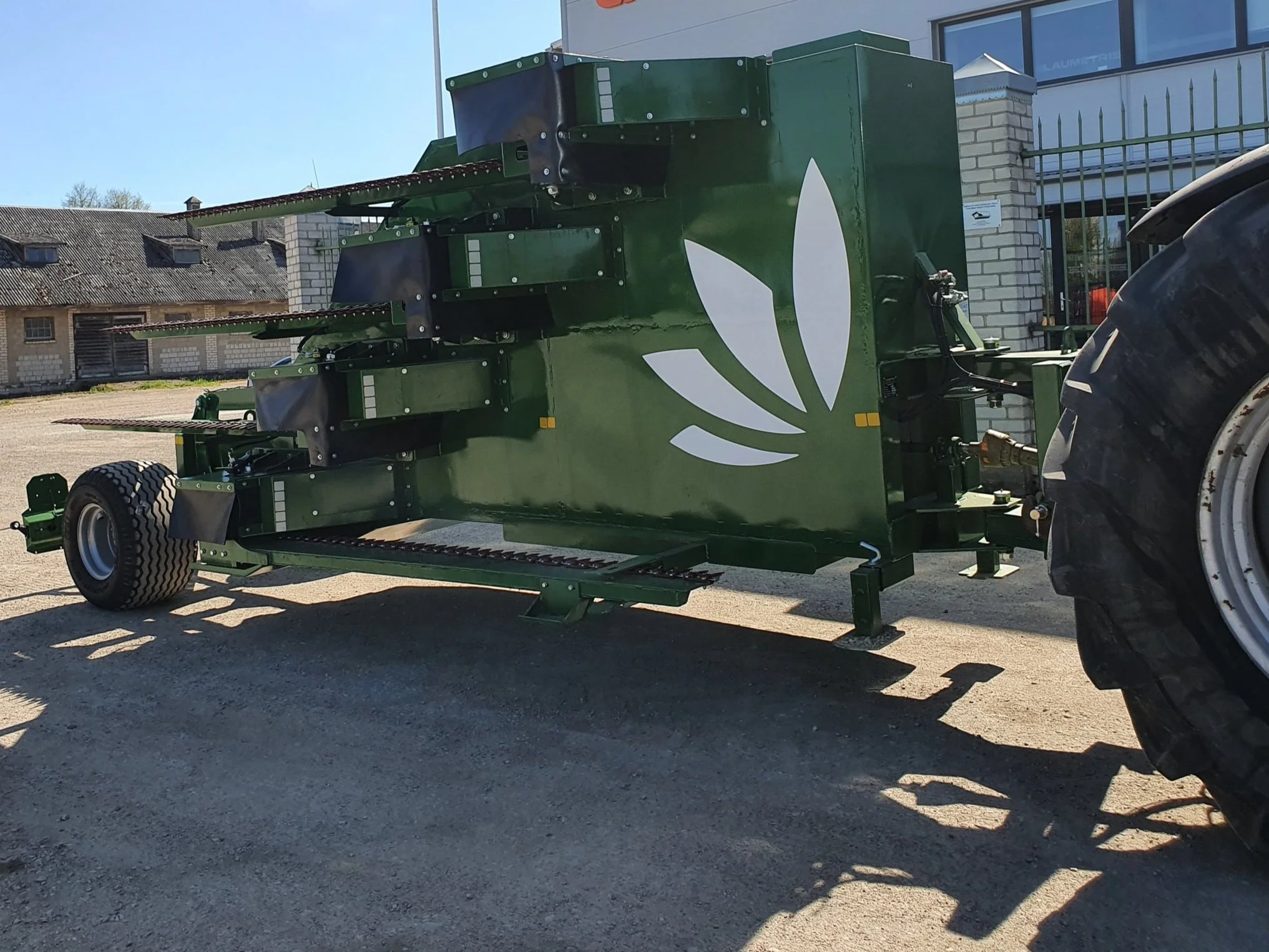 Industrial hemp cutter