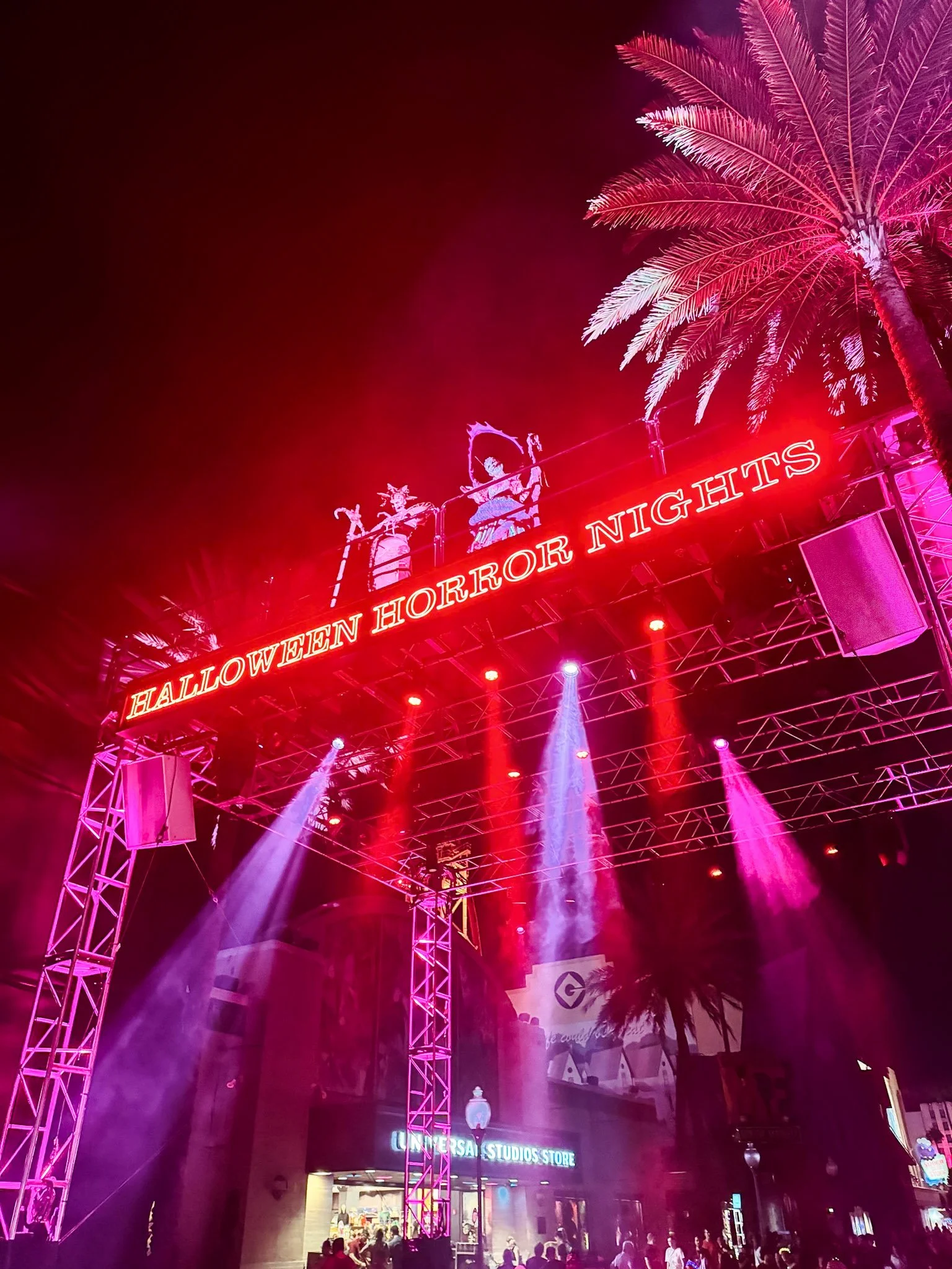 Scaredy Cat Guide to Halloween Horror Nights — Hemphilly Ever After