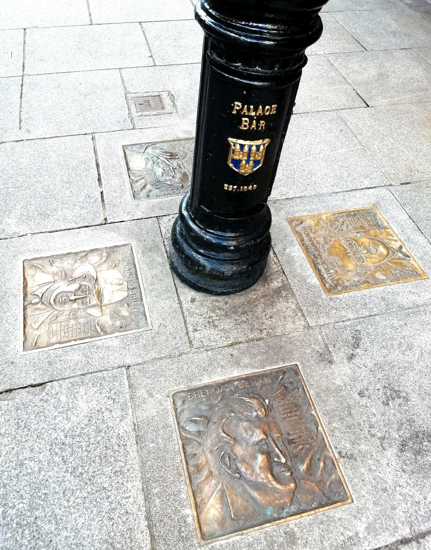 The Palace Bar. Dublin Pubs. Irish Pubs. Pub reviews. — The Dublin ...