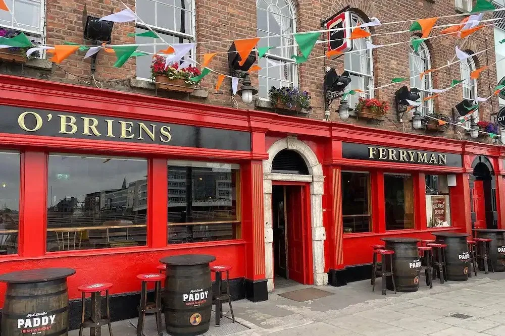 The Ferryman (O'Briens) of Sir John Roberson's Quay. Dublin pub. Irish ...