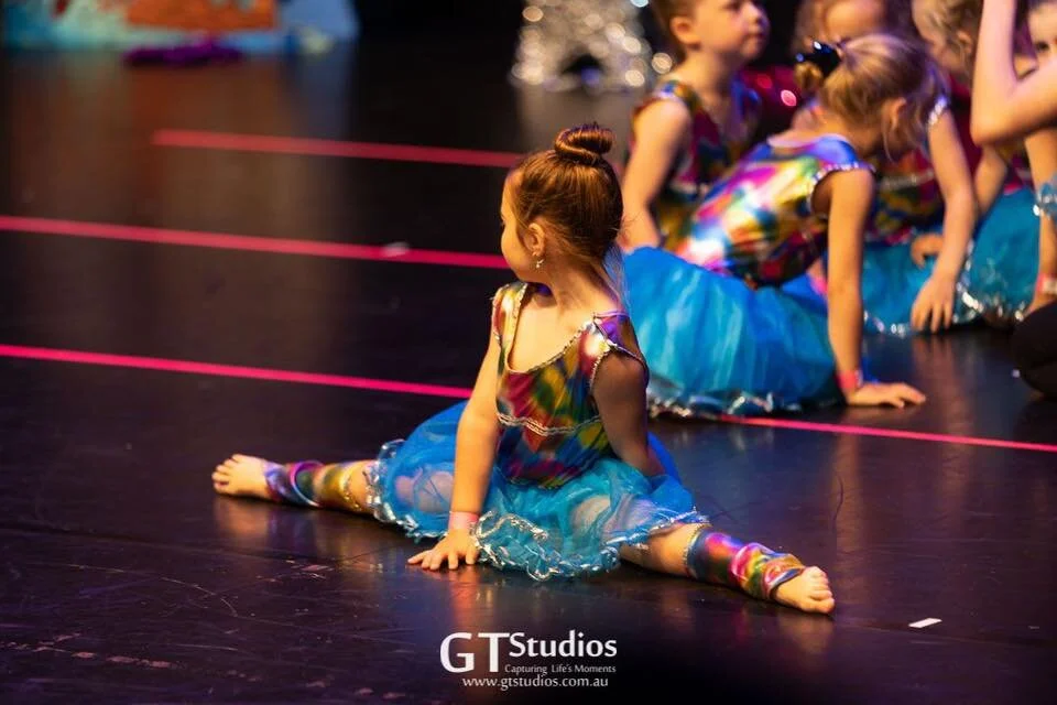 Services 3 — Starlets SA