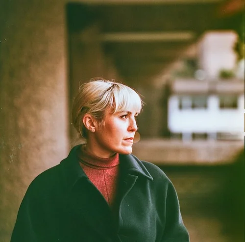 BIO — LIZ STRINGER