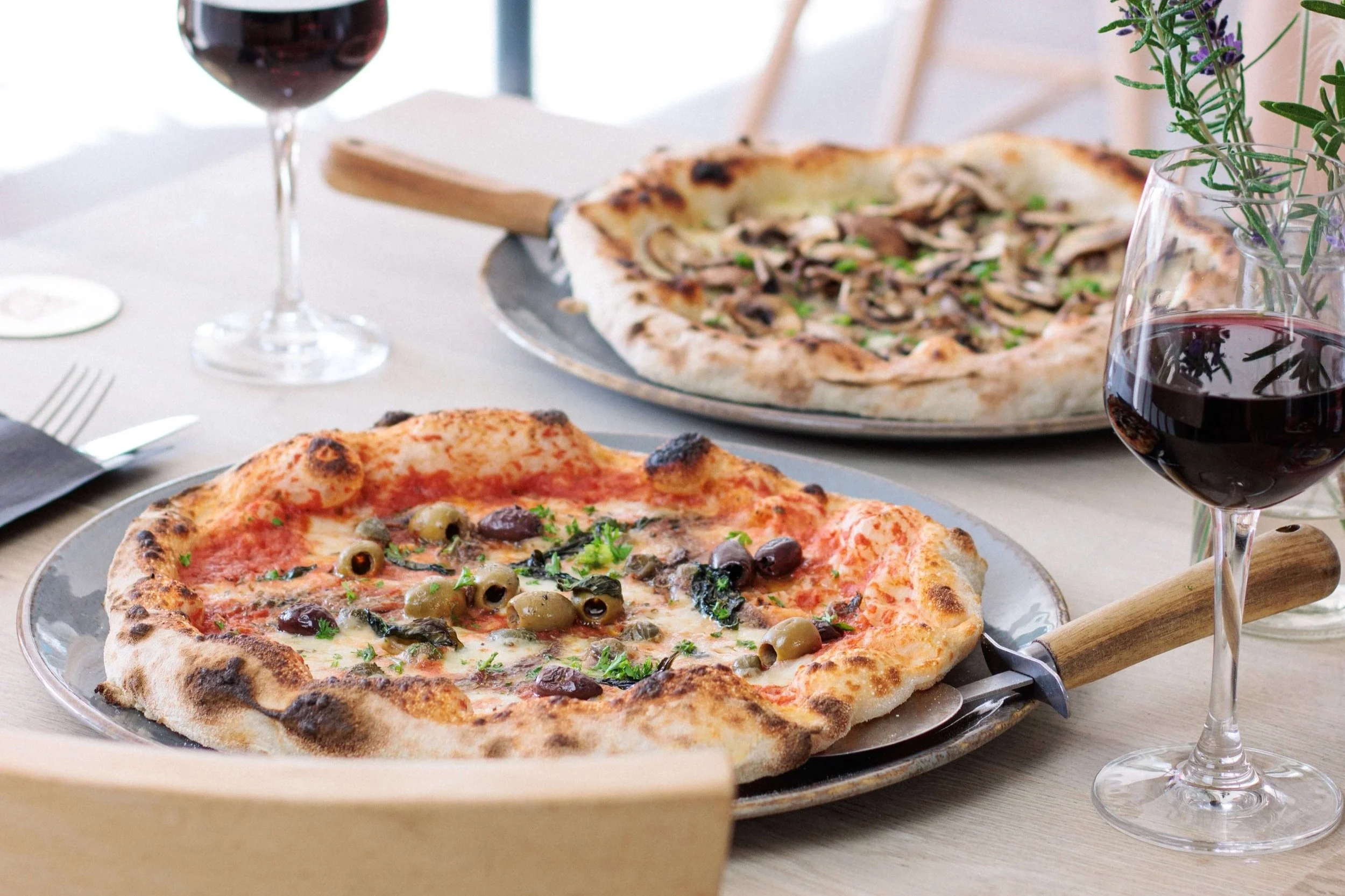 Lucy's Pizzeria