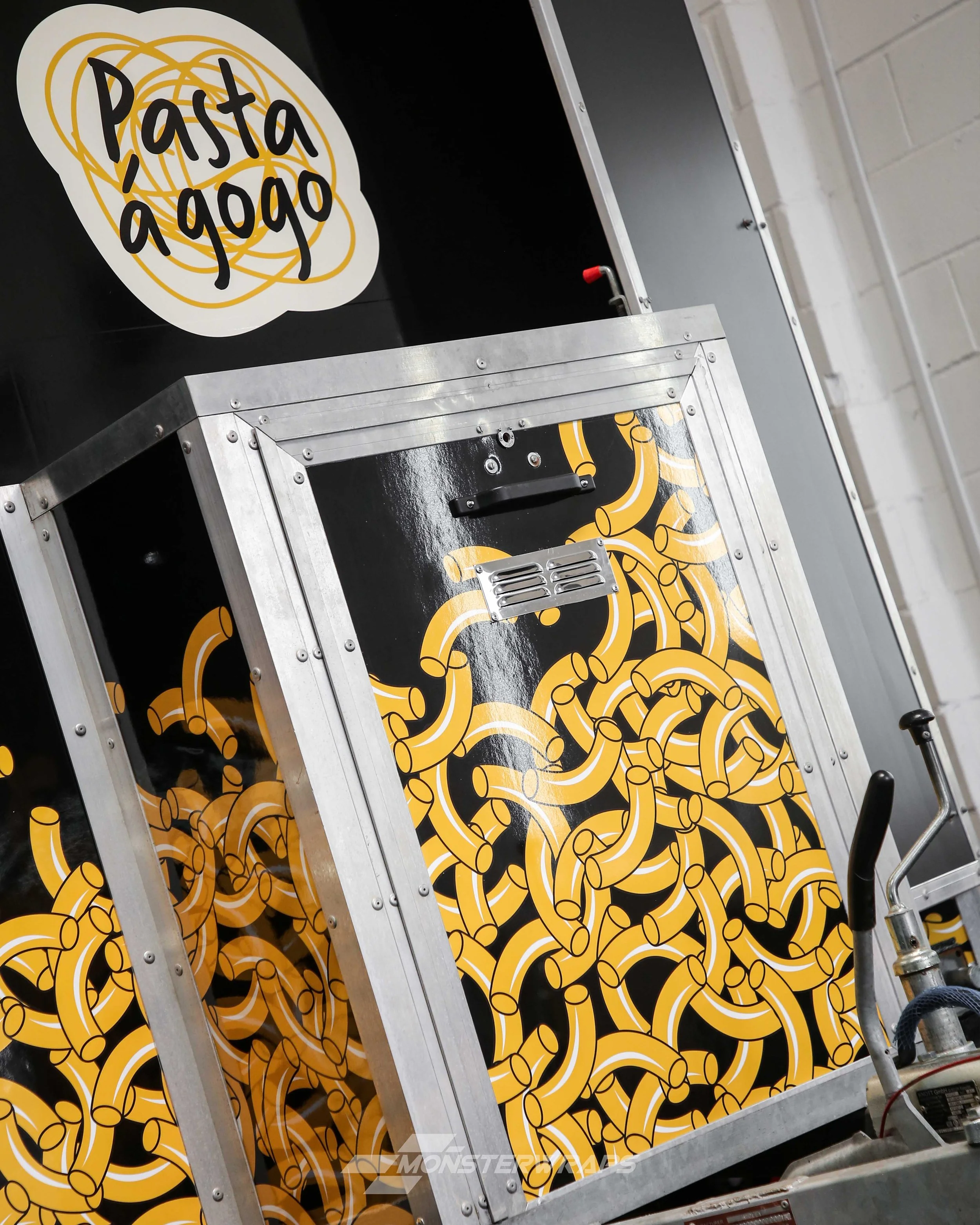 PASTA A'GOGO DIGITALLY PRINTED FOOD TRAILER — Monsterwraps