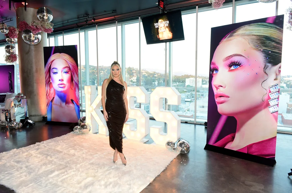 Meredith Duxbury x KISS Lashes — We Are 3CS