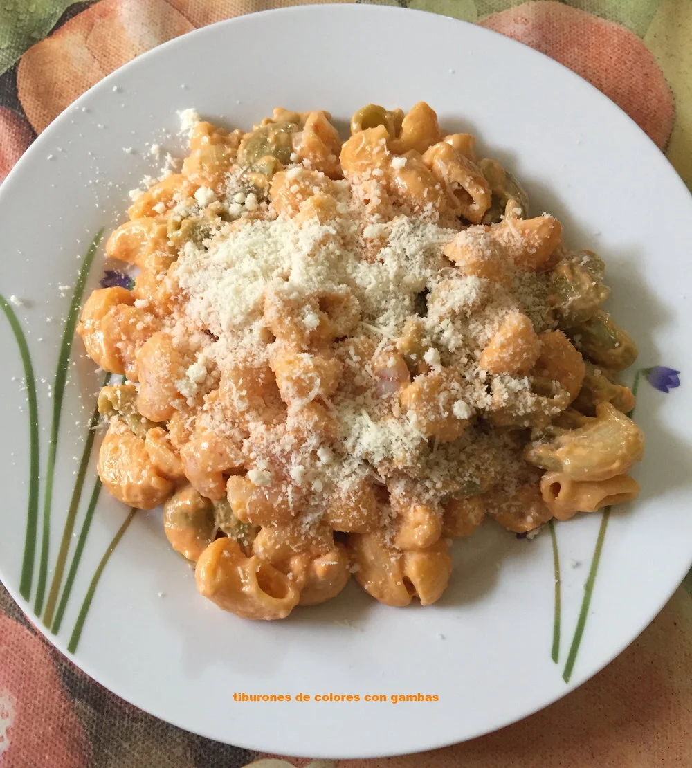 Pasta tiburón de colores con gambas | Cocinando a mi manera