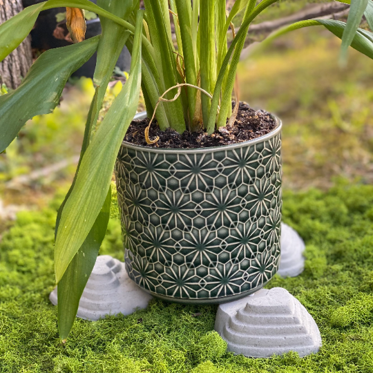 Crab shaped Planter Feet, Planter elevator improve airflow, drainage ...