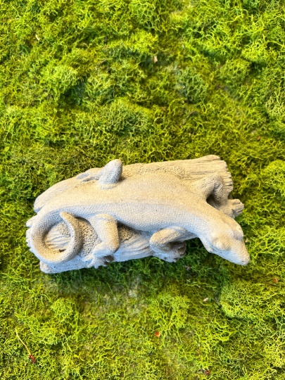 Concrete Lizard on the Log Statue | Backyard Stone Art