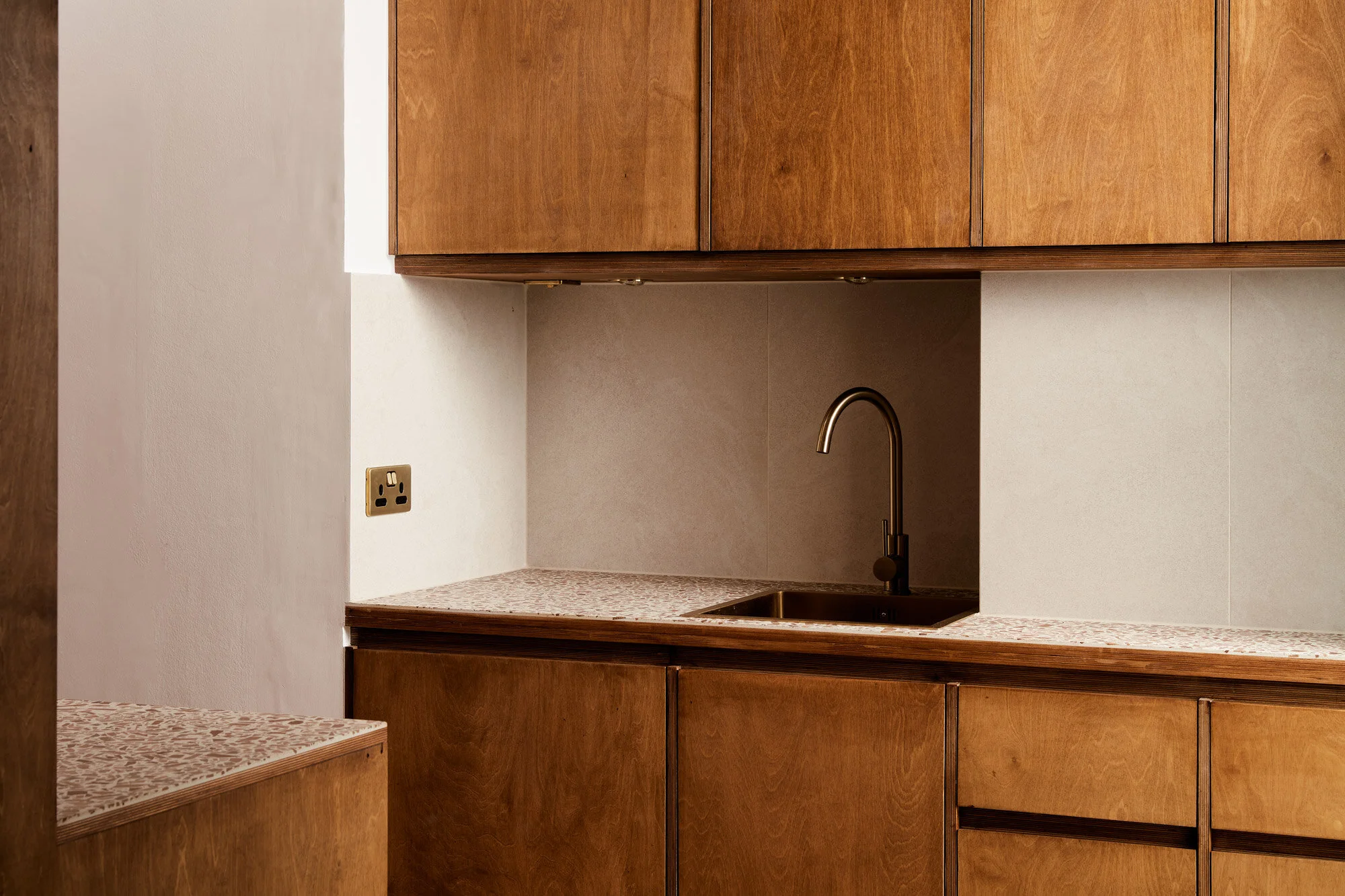 Foresso makes “timber terrazzo” with waste material — Reframe