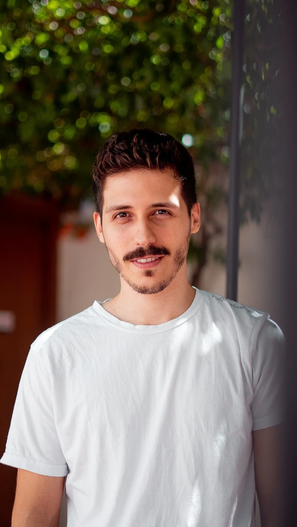 Juli Gervasoni presenta su nueva canción "Tricolor” — ESQUINAROCK