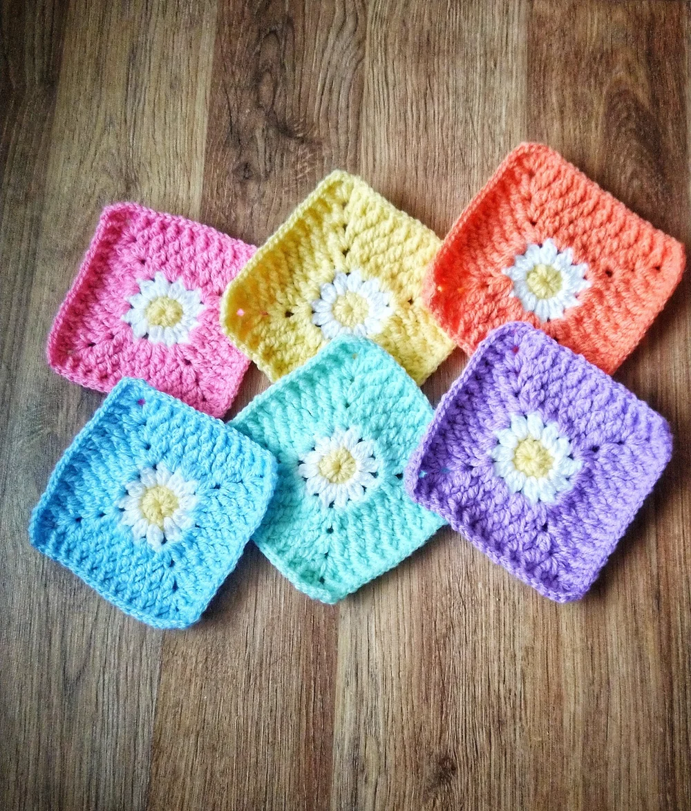 free crochet pattern for daisy alpine granny square — Baby Crochet Designs